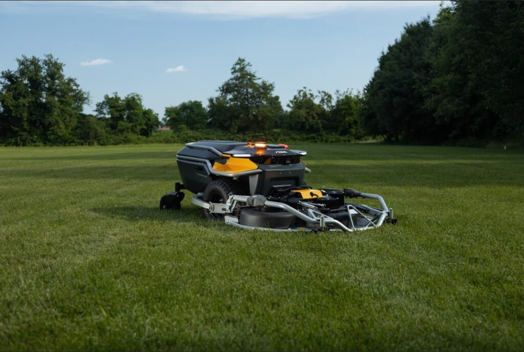 STIGA presents APX Pro: the new professional robotic workmate combining ...